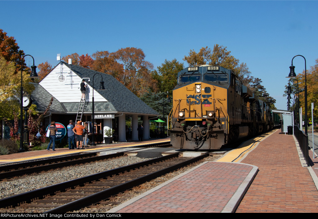 CSXT 898 Leads M301-28 at Ashland VA